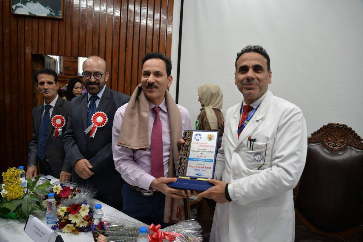 Kashmiri cancer researcher at Harvard, Dr Khalid Shah felicitated at SKIMS for ‘groundbreaking ...