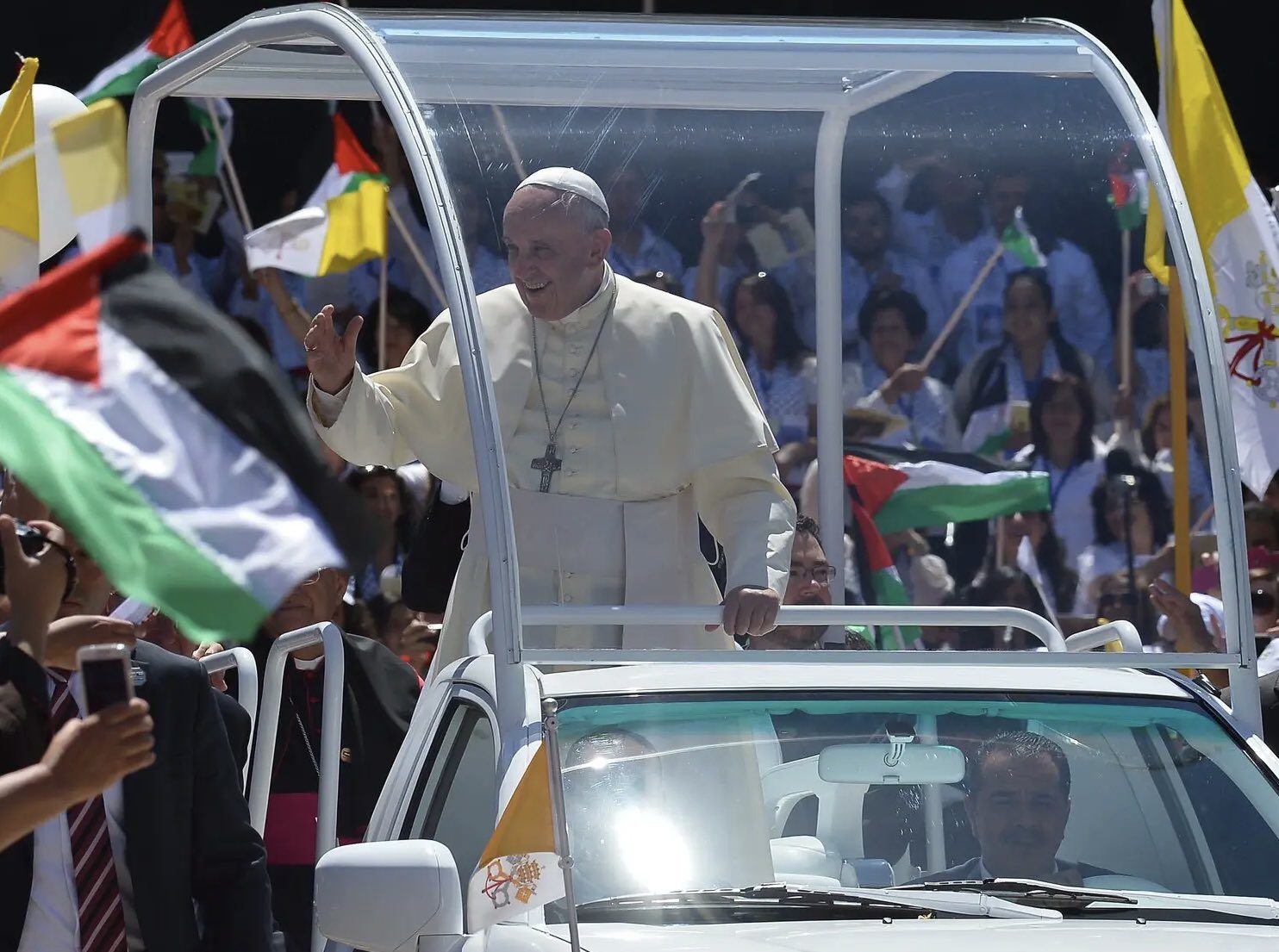 Fulfilling Pope Francis’s final wish, Vatican converts popemobile to ...