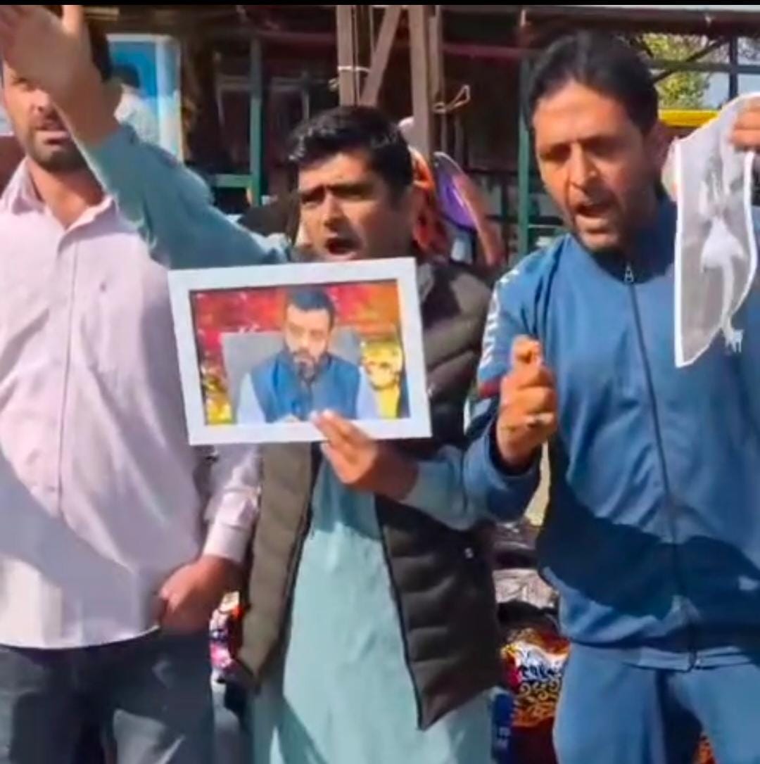 Aga Ruhullah’s supporters burn Dy CM Surinder Chowdhary’s photographs ...