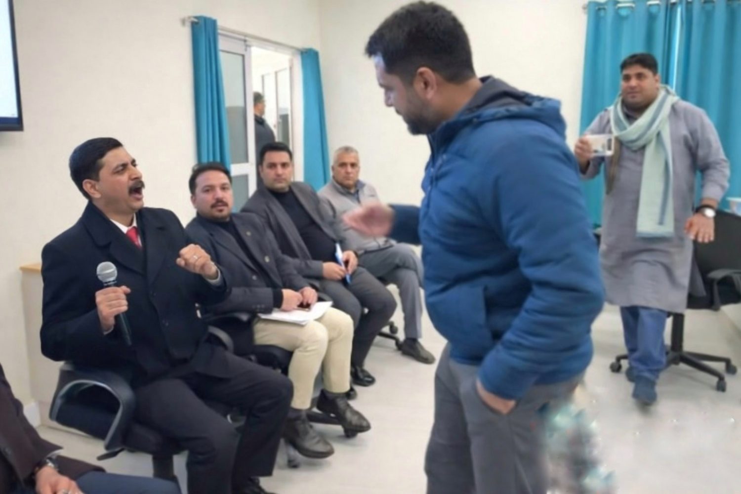 Doctors confront MLA at GMC Udhampur over patient death allegations ...