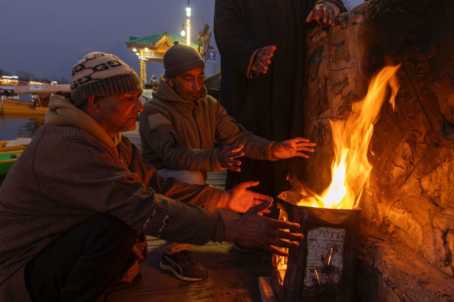 Cold tightens grip on Kashmir as night temperatures plunge across ...